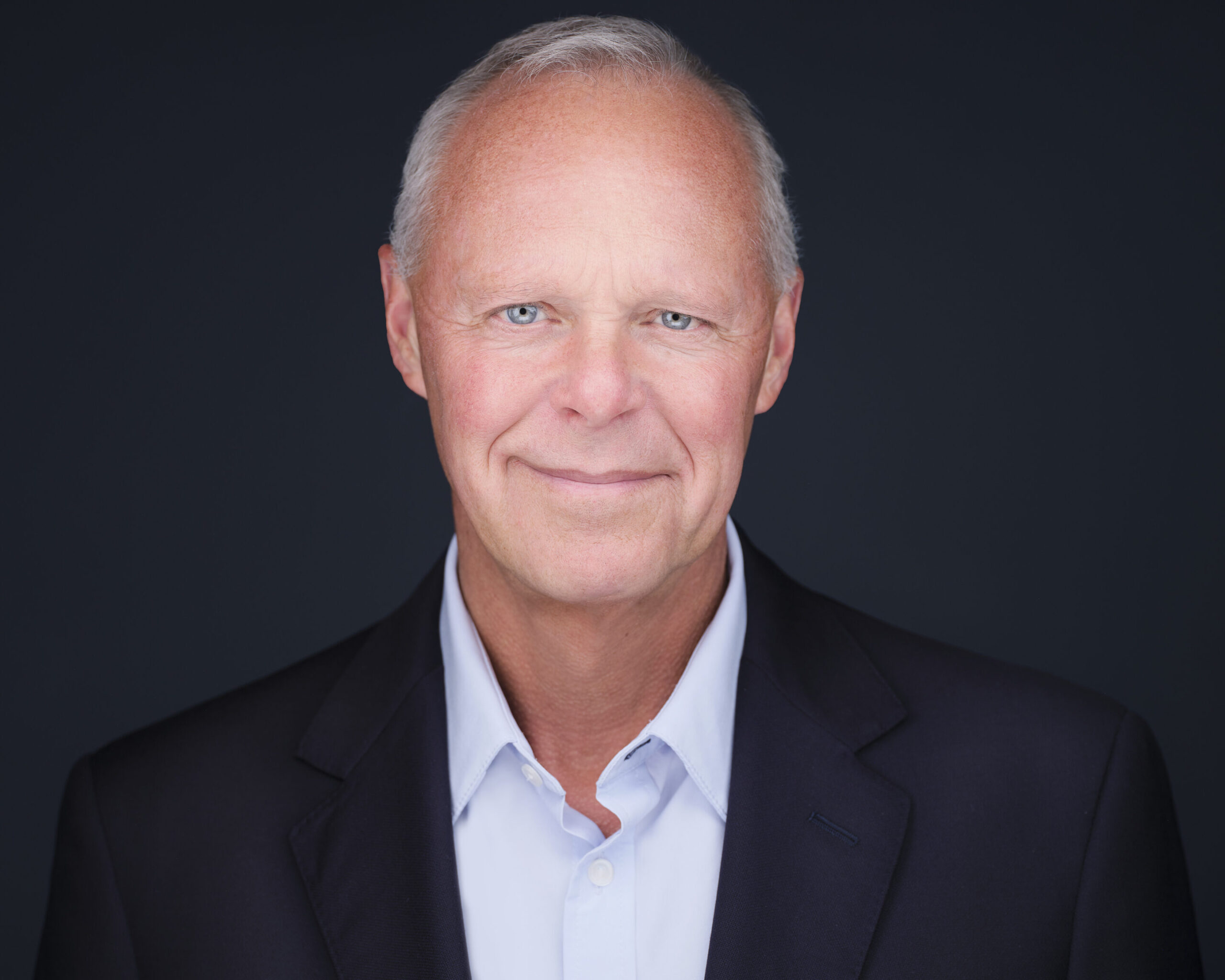 What Should I Wear for a Professional Headshot?